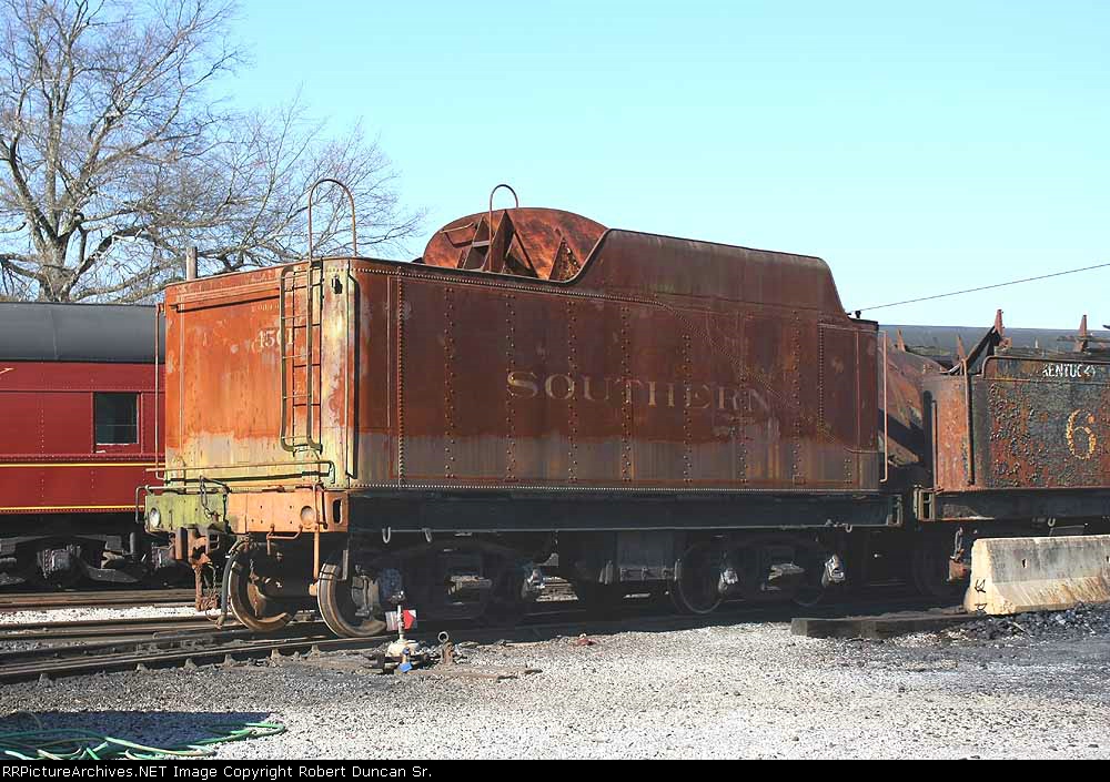SOU 4501 older tender.